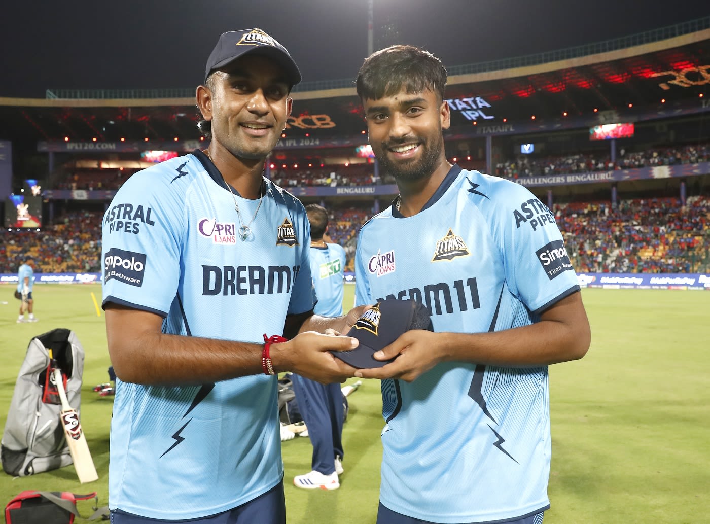 Manav Suthar gets his maiden IPL cap from Jayant Yadav | ESPNcricinfo.com