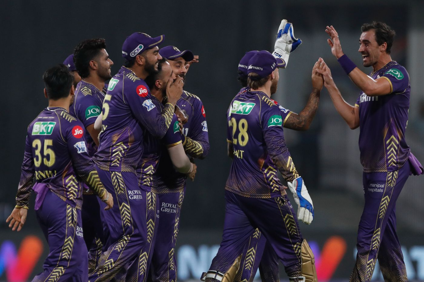 Mitchell Starc struck the first blow for KKR on the night ...