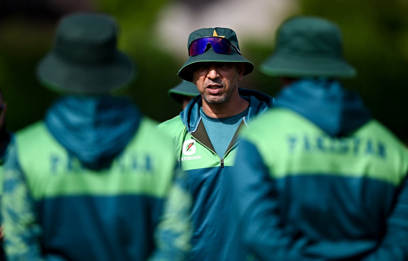 Pakistan coach Azhar Mahmood speaks to his players | ESPNcricinfo.com