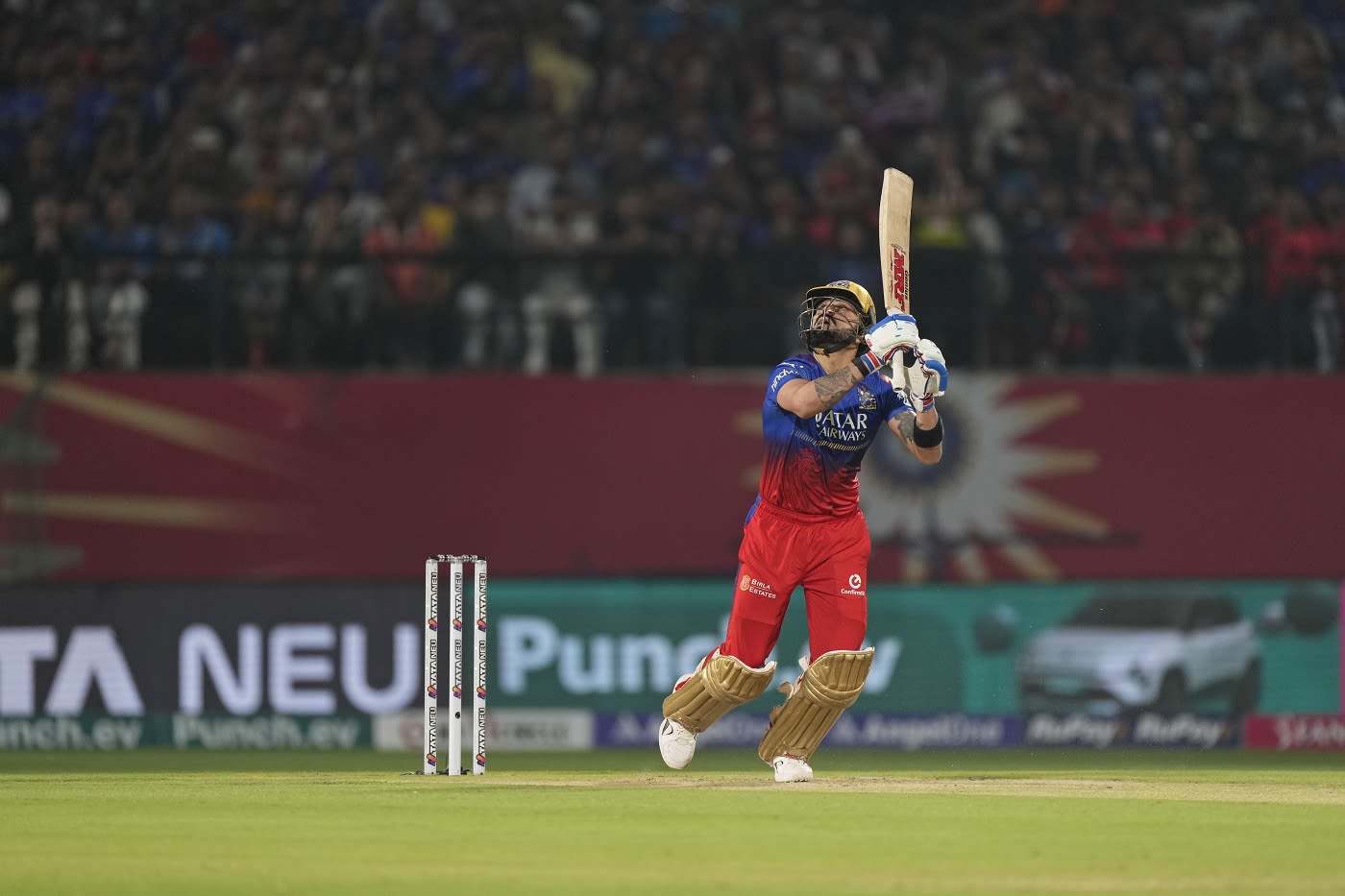 Virat Kohli top-edged Vidwadth Kaverappa but Ashutosh Sharma failed to ... Virat Kohli top-edged Vidwadth Kaverappa but Ashutosh Sharma failed to ...