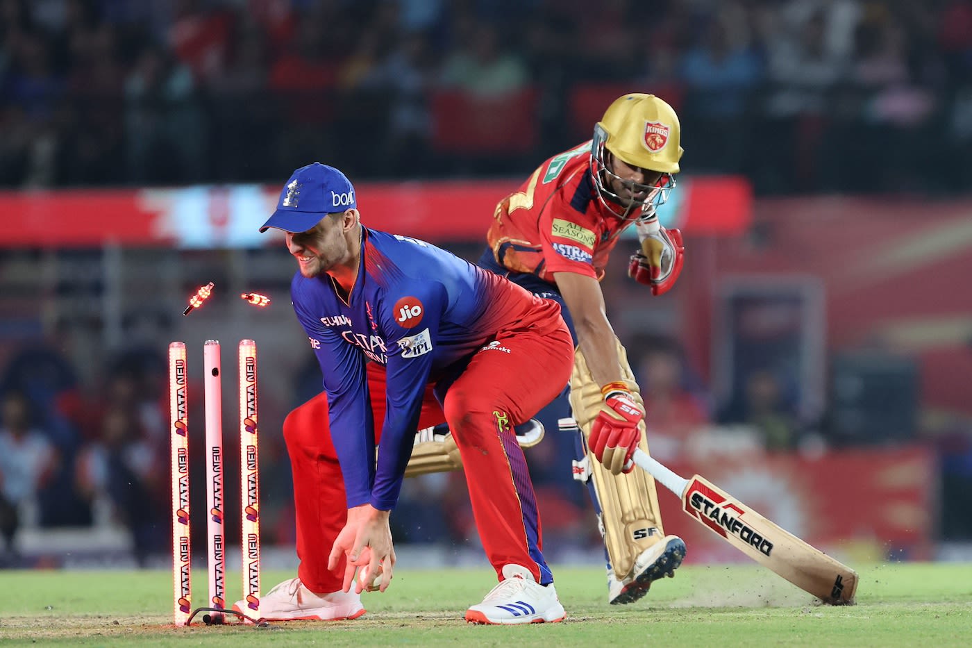 Shashank Singh is run out by a direct hit from Virat Kohli | ESPNcricinfo.com