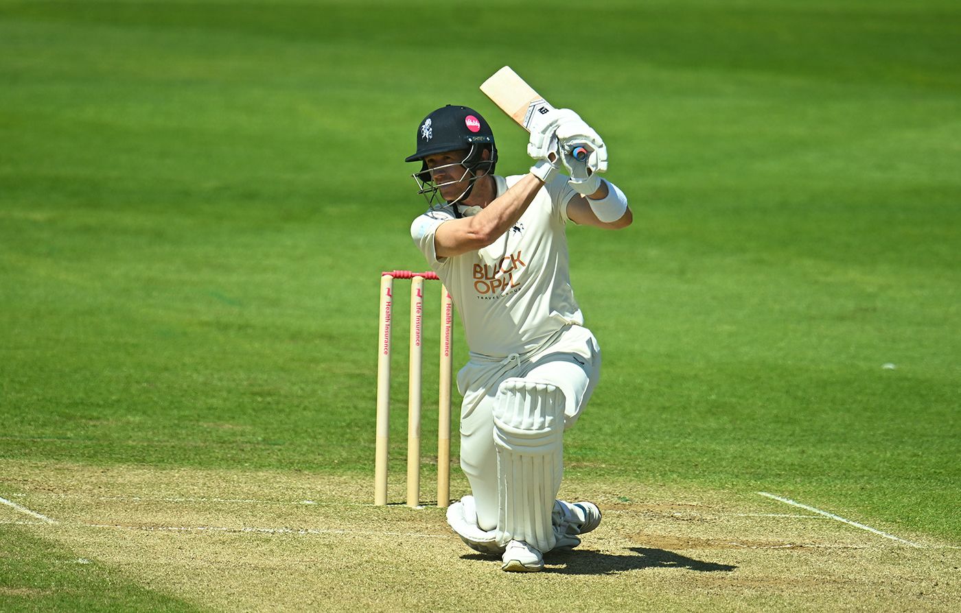 Joe Denly battled his way to a half-century | ESPNcricinfo.com