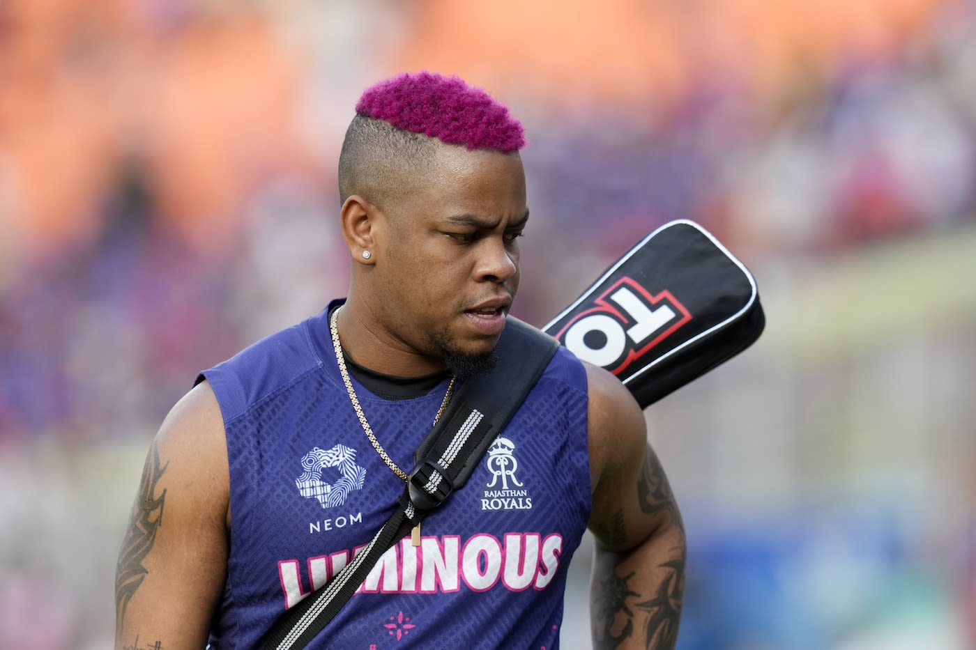 Shimron Hetmyer arrives before the game | ESPNcricinfo.com