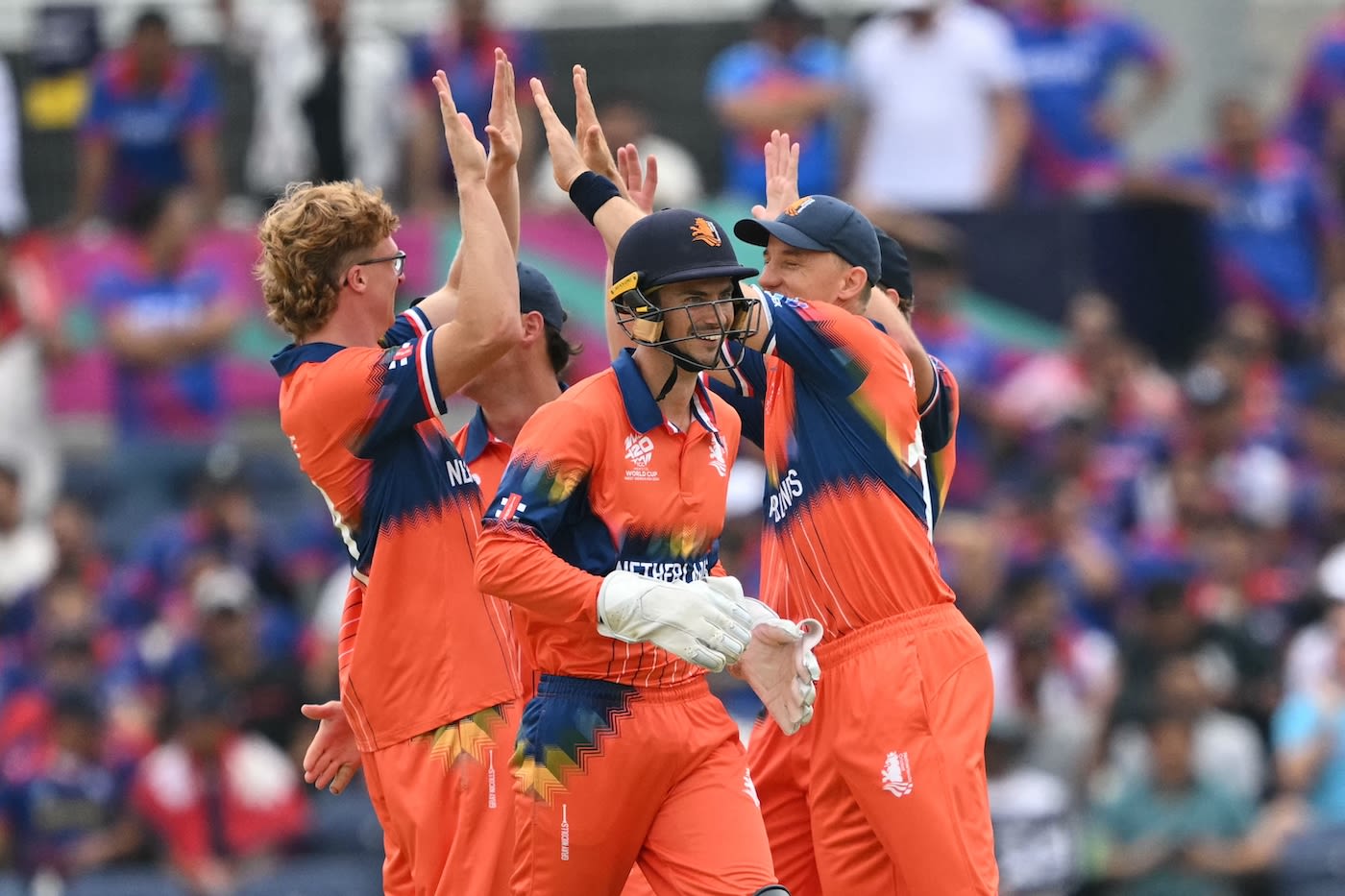 Tim Pringle gave Scott Edwards an early breakthrough | ESPNcricinfo.com