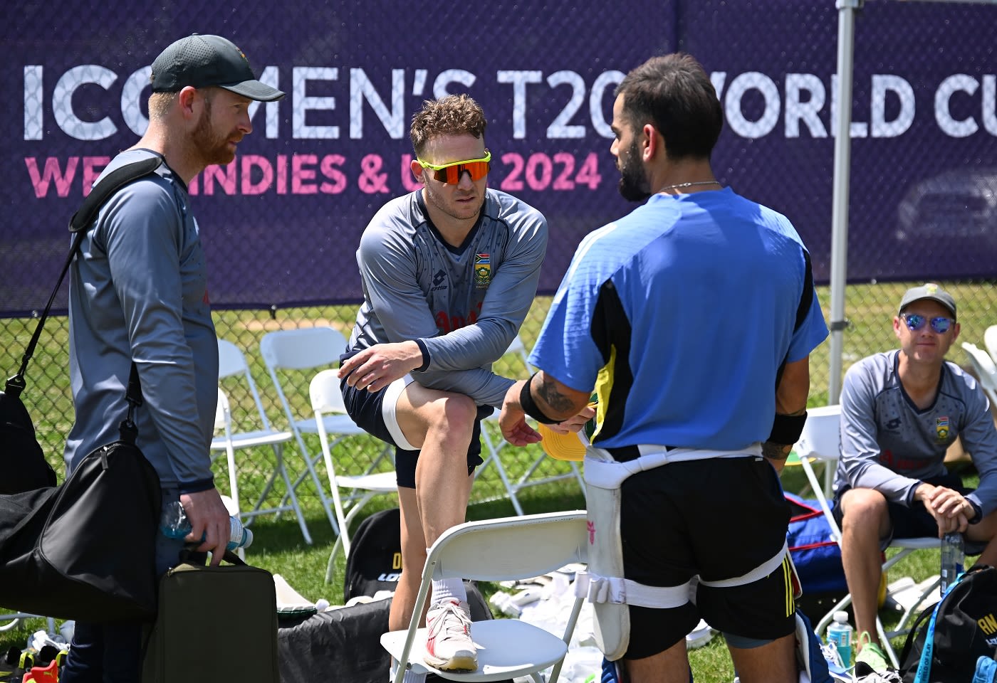 Heinrich Klaasen, David Miller and Virat Kohli exchange notes ... Heinrich Klaasen, David Miller and Virat Kohli exchange notes ...