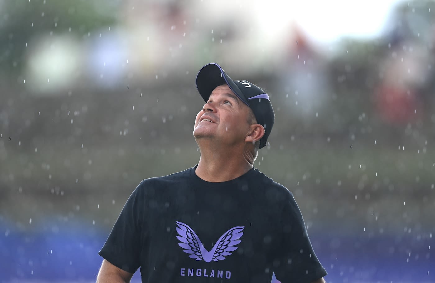 Matthew Mott takes a stroll in the Antigua rain | ESPNcricinfo.com