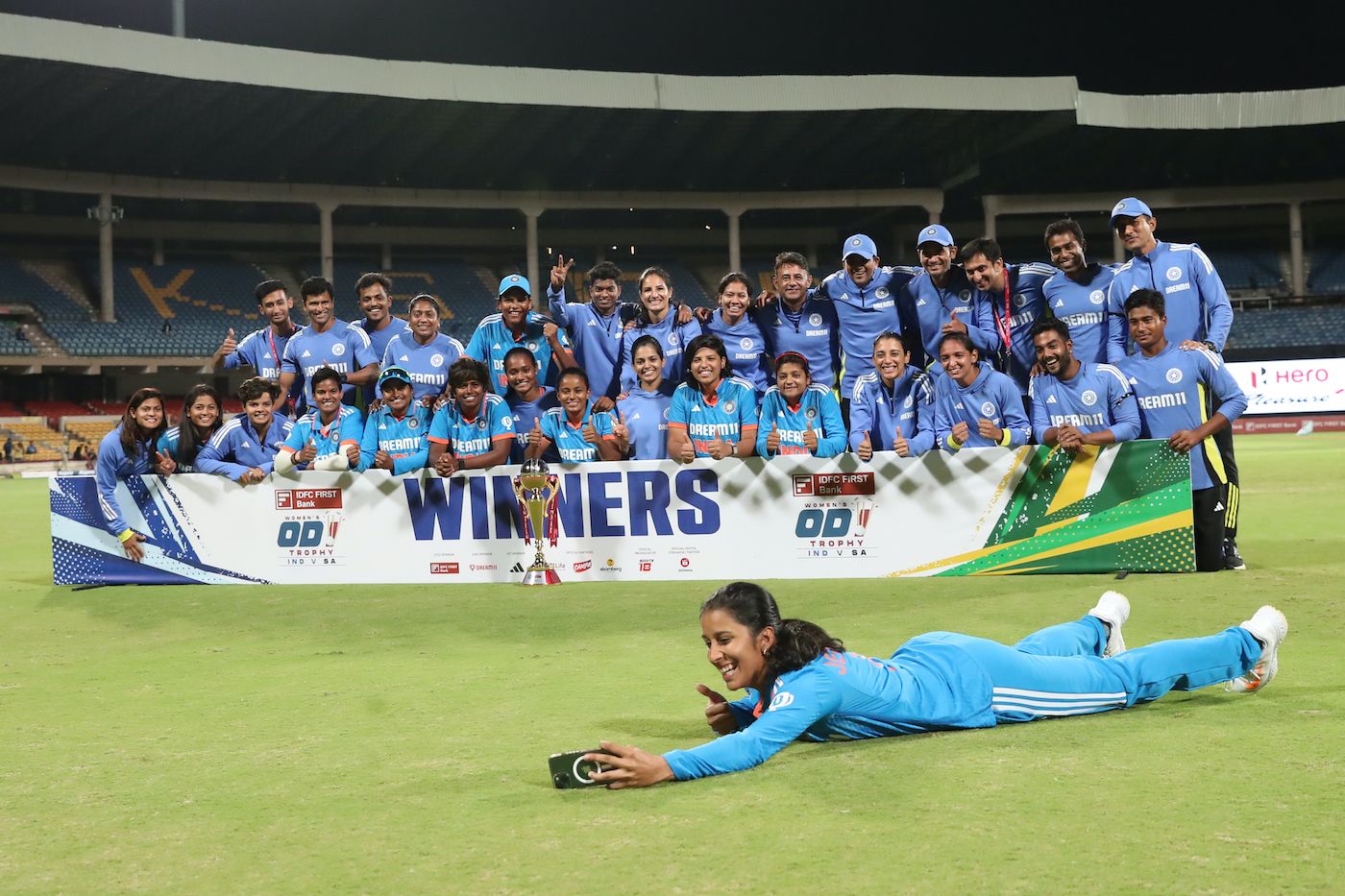 Jemimah Rodrigues takes a selfie of India's series-winning team lying down | ESPNcricinfo.com