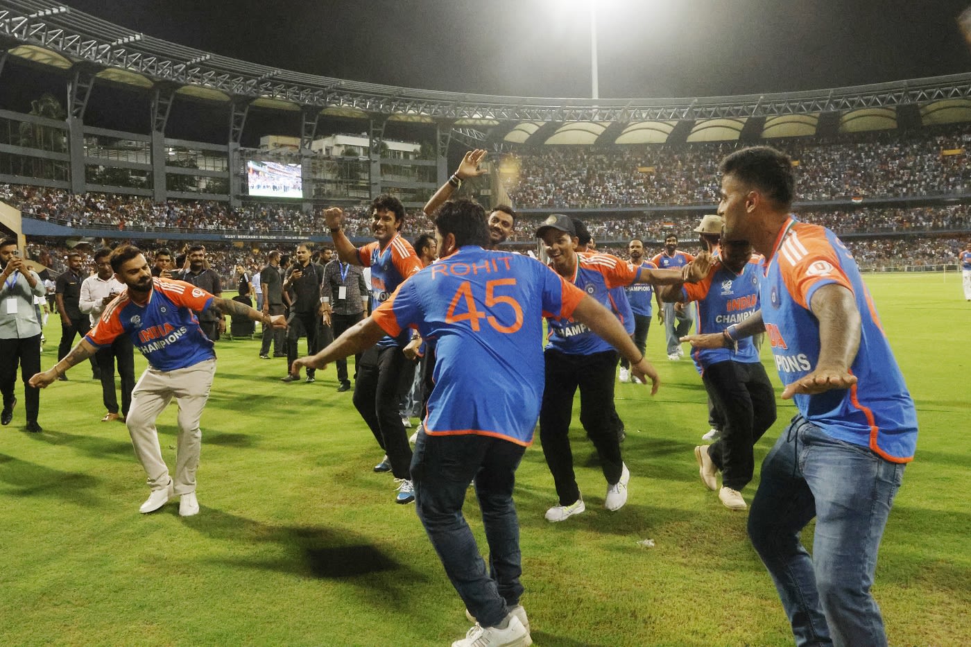 Virat Kohli and Rohit Sharma led India's celebratory dance ...