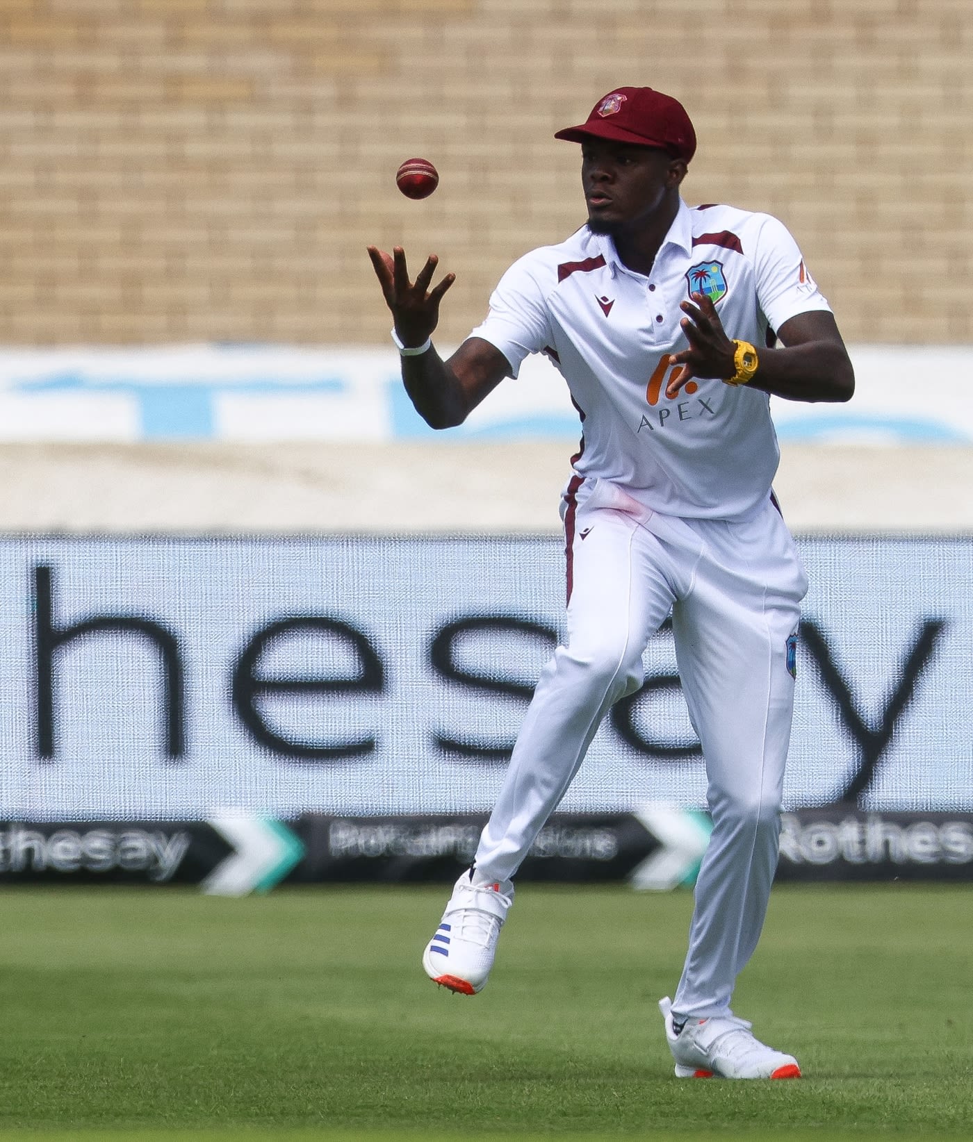 Alzarri Joseph catches Joe Root after a juggle at mid-on | ESPNcricinfo.com