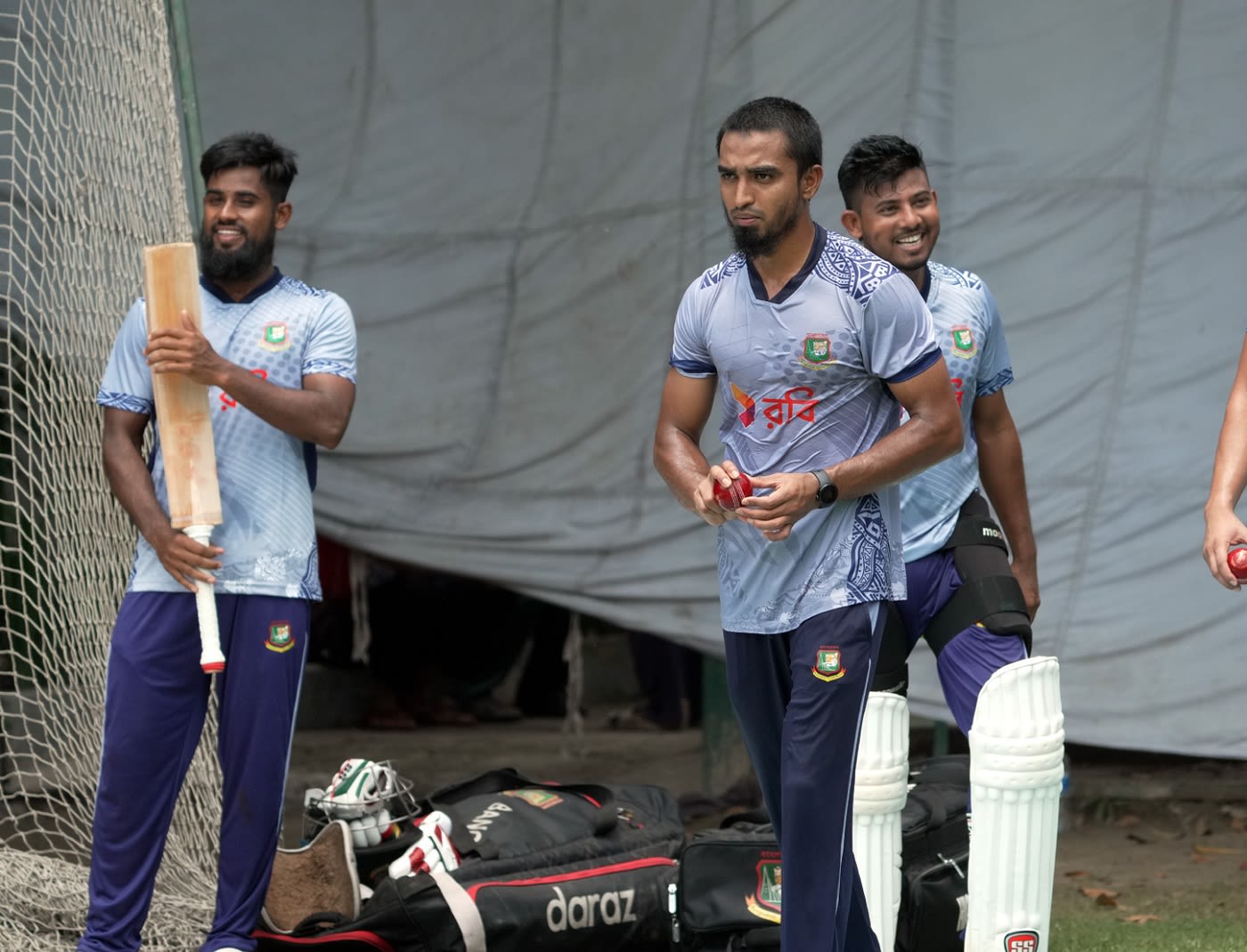 Tanzim Hasan Sakib runs in to bowl | ESPNcricinfo.com