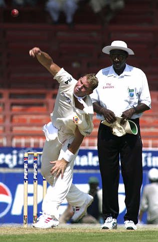 Australia leg spinner Shane Warne bowls Pakistan captain in sharjah ...