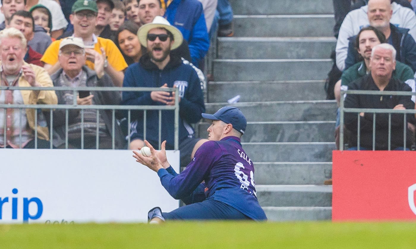 Chris Sole takes a juggling catch to dismiss Jake Fraser-McGurk | ESPNcricinfo.com