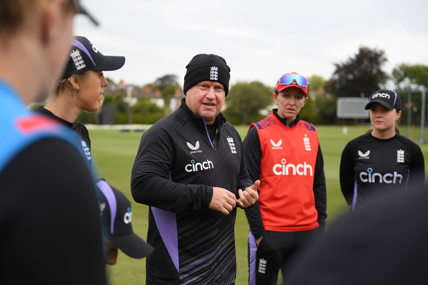 Stand-in head coach Jon Lewis gives a pep talk | ESPNcricinfo.com