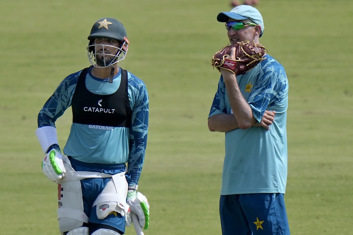 Pakistan captain Shan Masood has a chat with coach Jason Gillespie ...