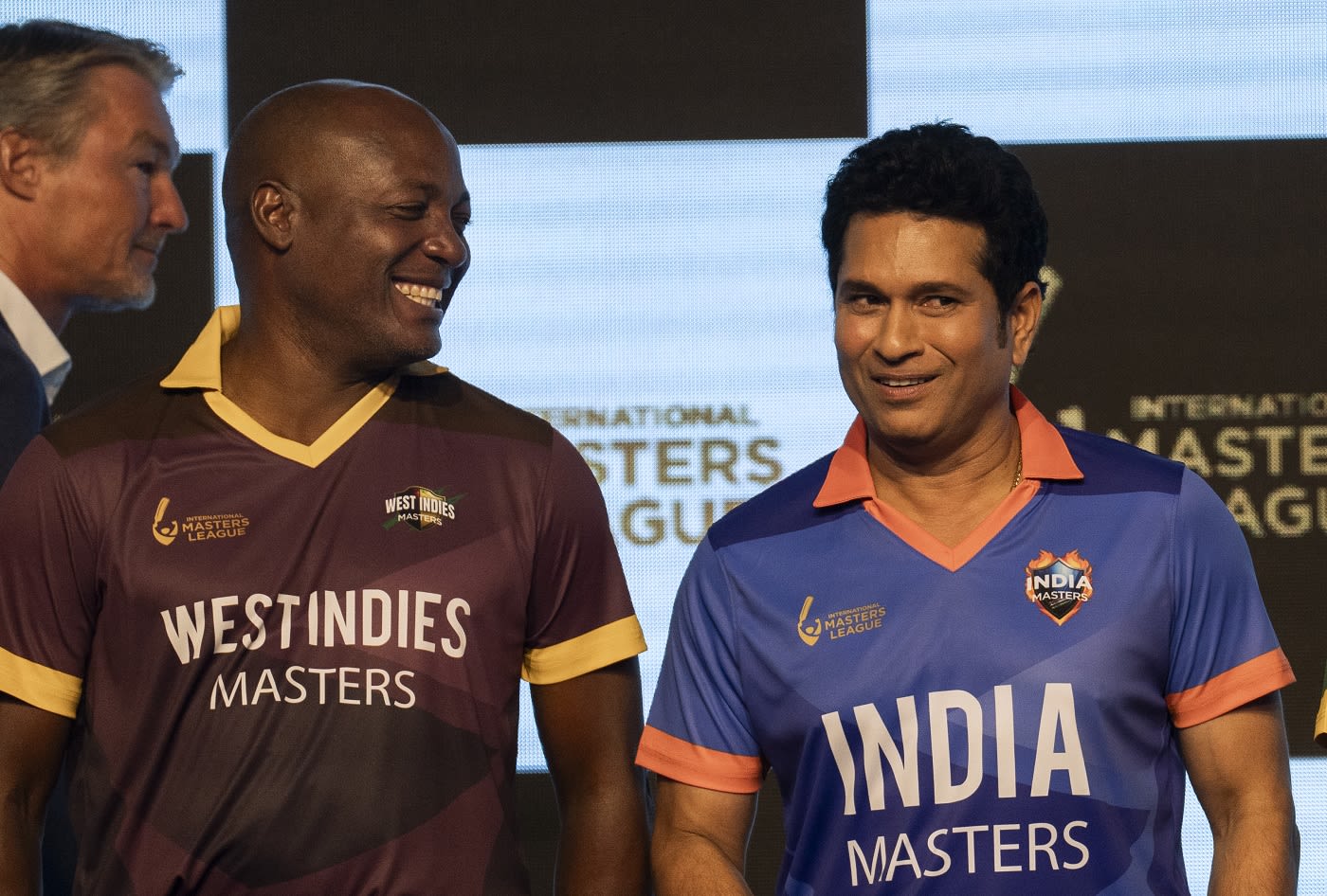 Brian Lara and Sachin Tendulkar exchange smiles | ESPNcricinfo.com Brian Lara and Sachin Tendulkar exchange smiles | ESPNcricinfo.com