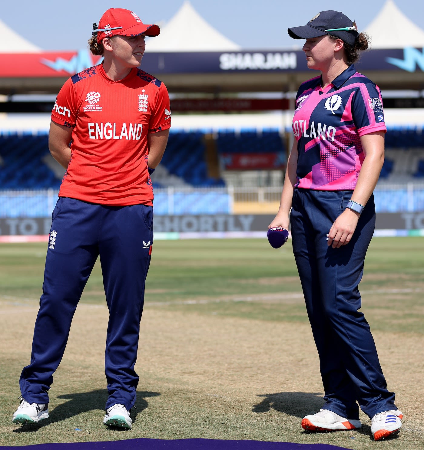 Heather Knight and Kathryn Bryce have a chat at the toss | ESPNcricinfo.com