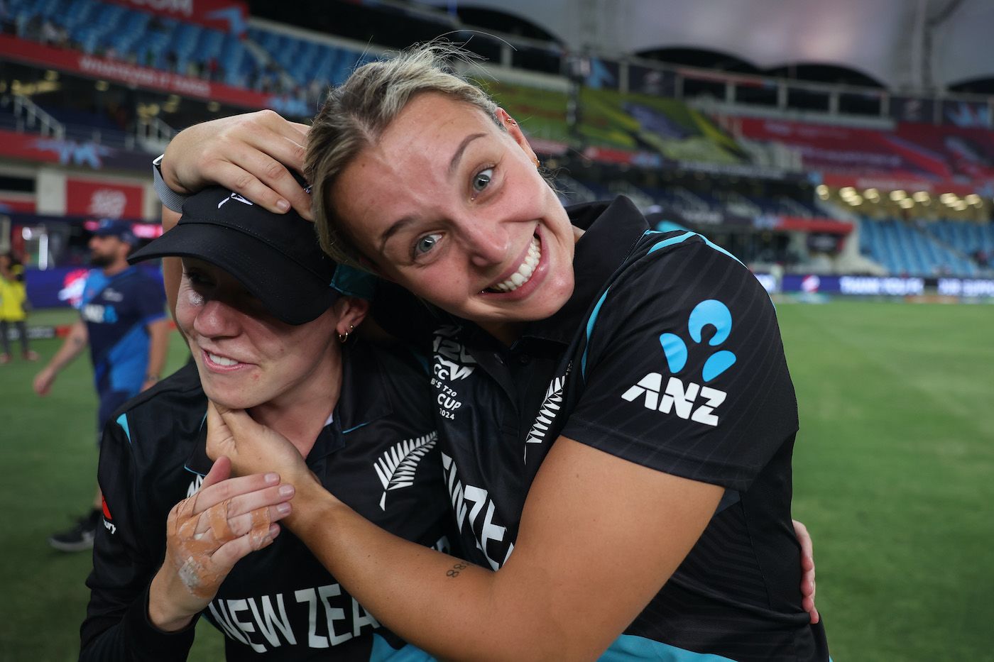 Fran Jonas (and the cameras) feel Molly Penfold's delight upon New ...