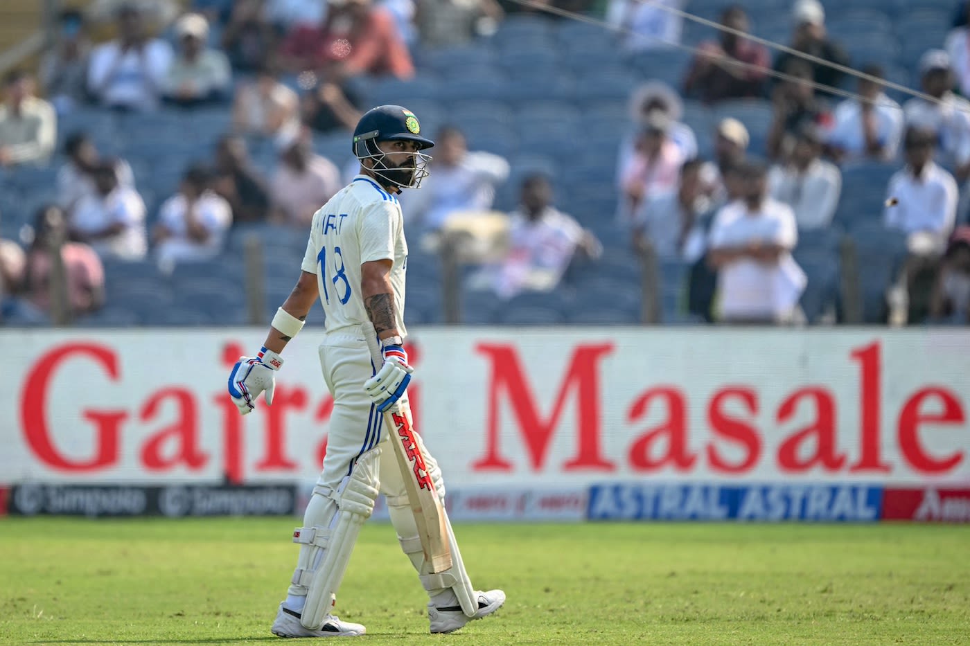 Virat Kohli walks back, bowled after missing a full toss | ESPNcricinfo.com