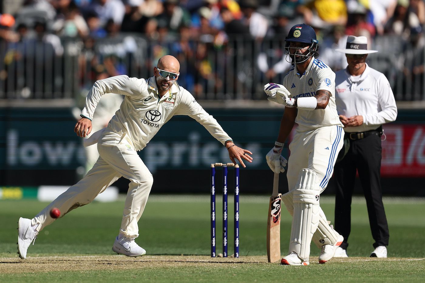 Nathan Lyon looks to keep KL Rahul off strike | ESPNcricinfo.com
