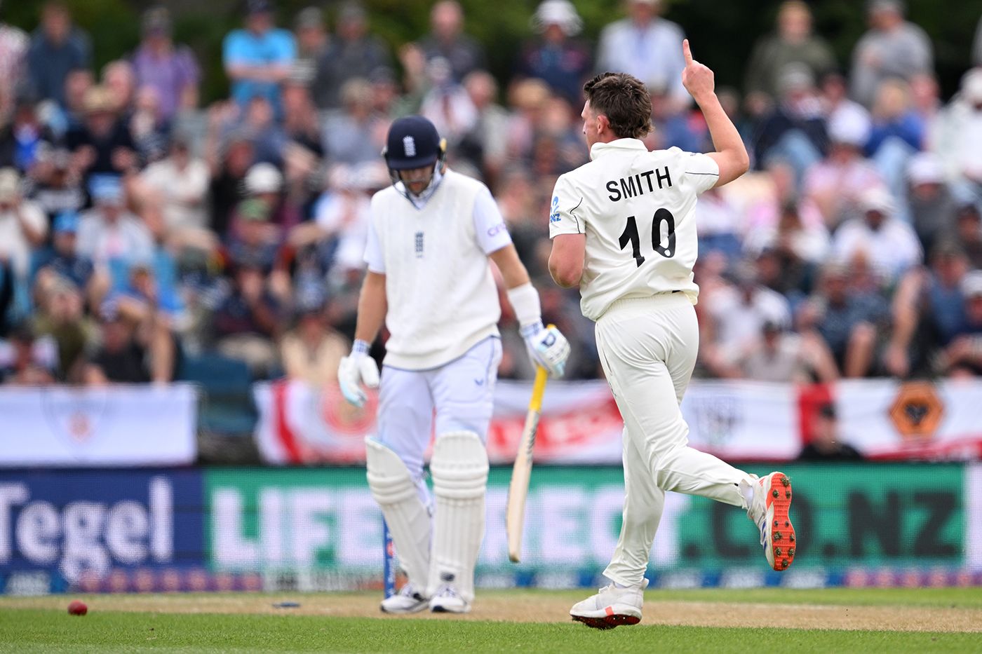 Nathan Smith celebrates Joe Root's chop-on | ESPNcricinfo.com