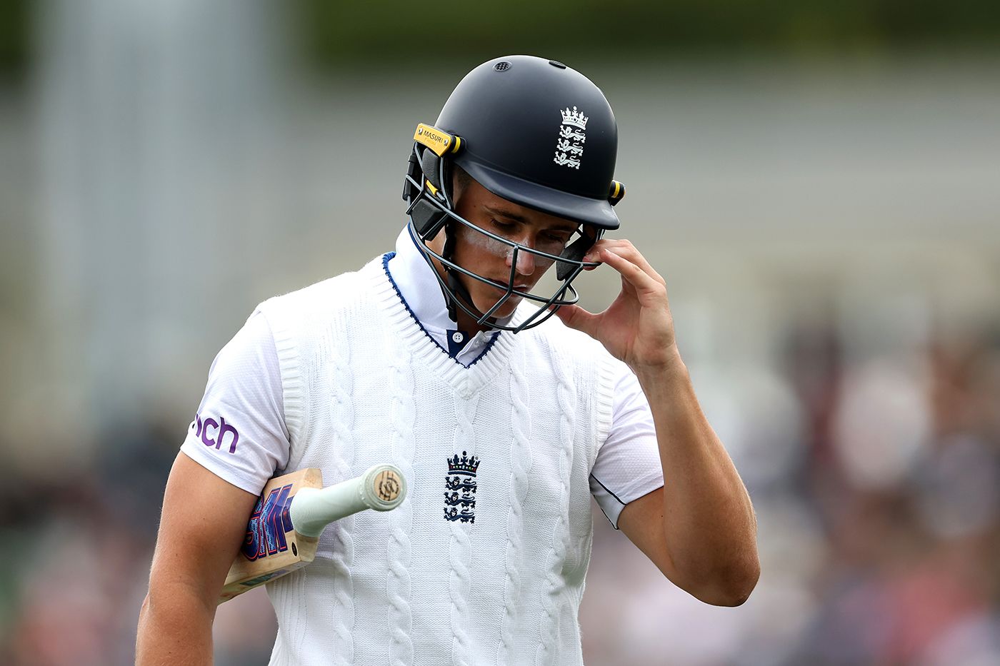 Jacob Bethell made 10 in his first Test innings | ESPNcricinfo.com