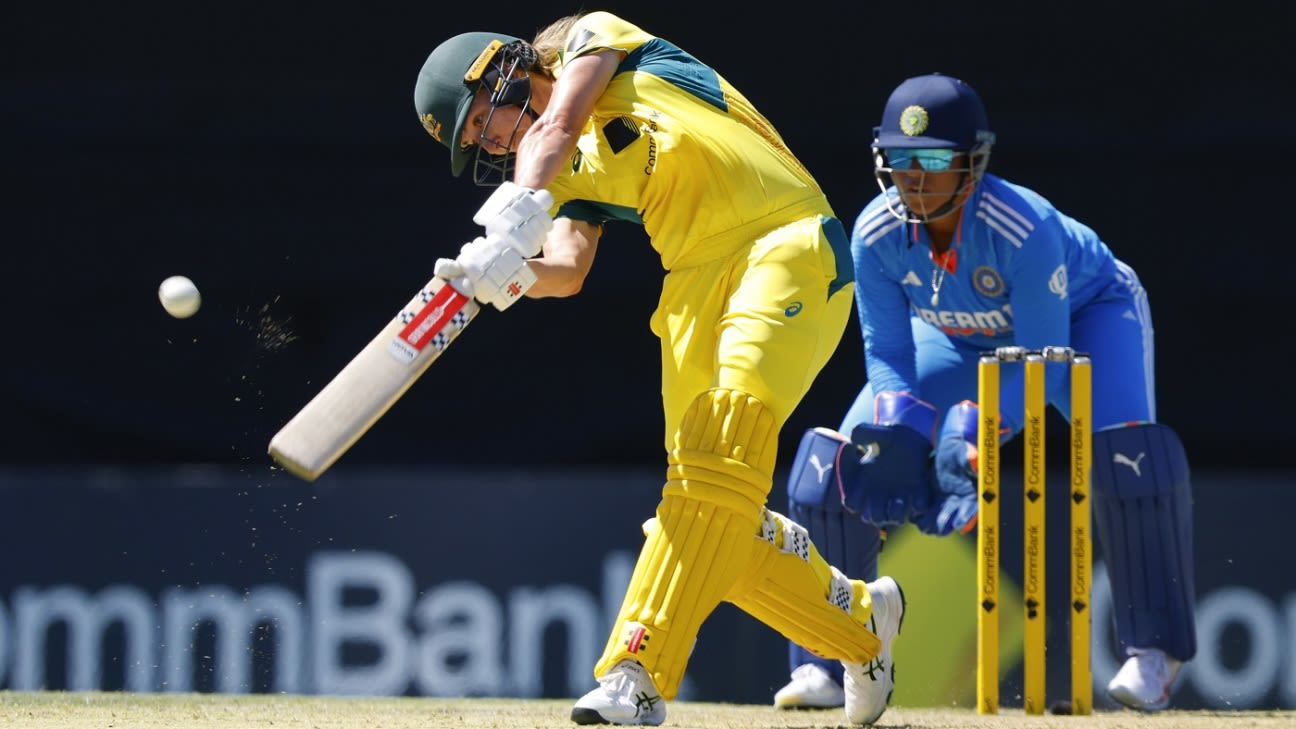 aus w vs ind w - smriti mandhana, arundhati reddy और Annabel Sutherland ...