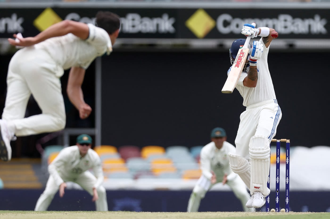 Mitchell Starc had Virat Kohli hopping and fending with a bouncer | ESPNcricinfo.com