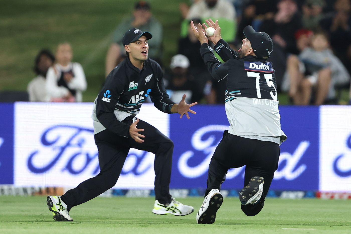 Daryl Mitchell took a good running catch in the covers | ESPNcricinfo.com