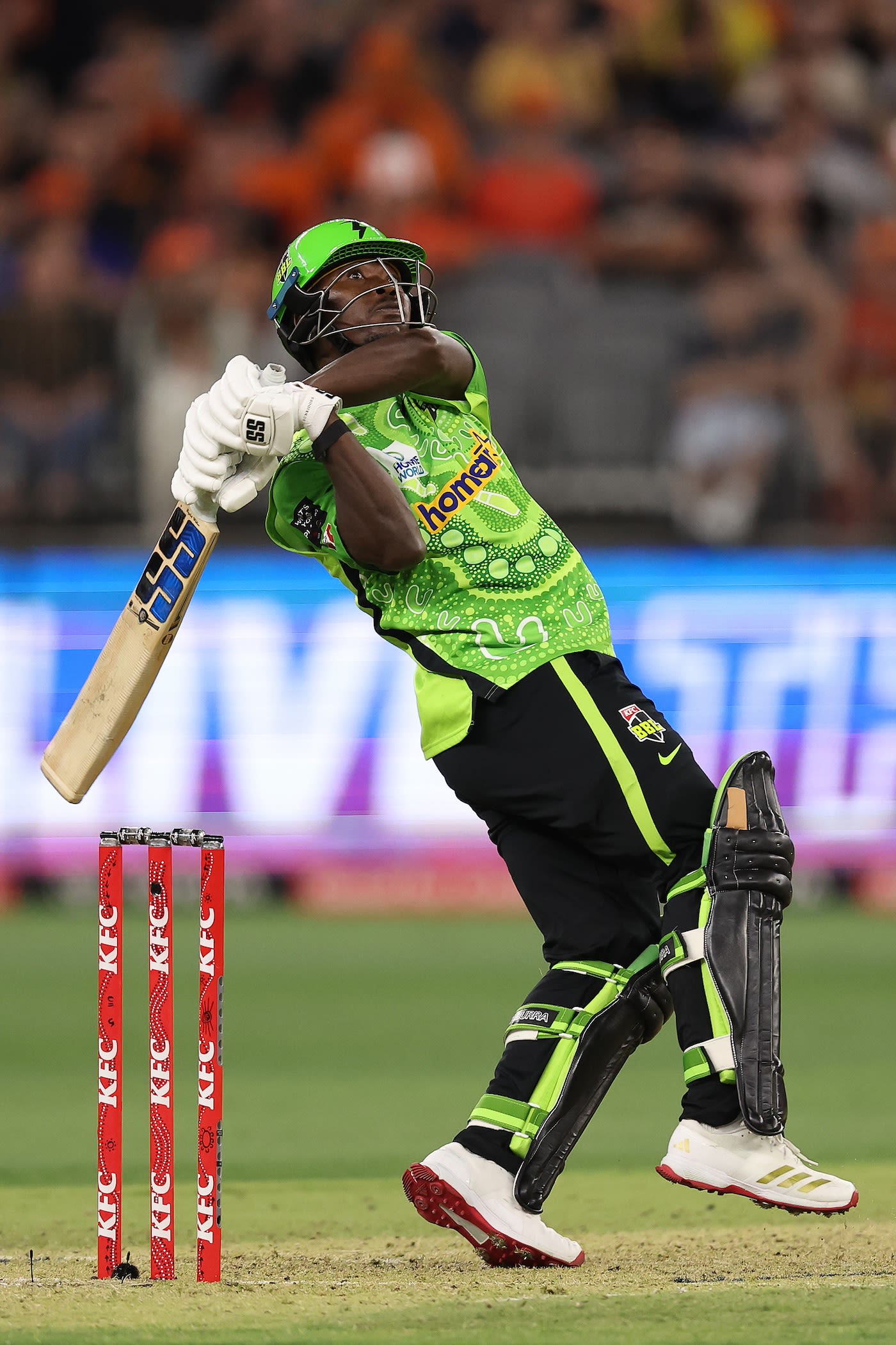 Sherfane Rutherford went big to keep Thunder on track | ESPNcricinfo.com