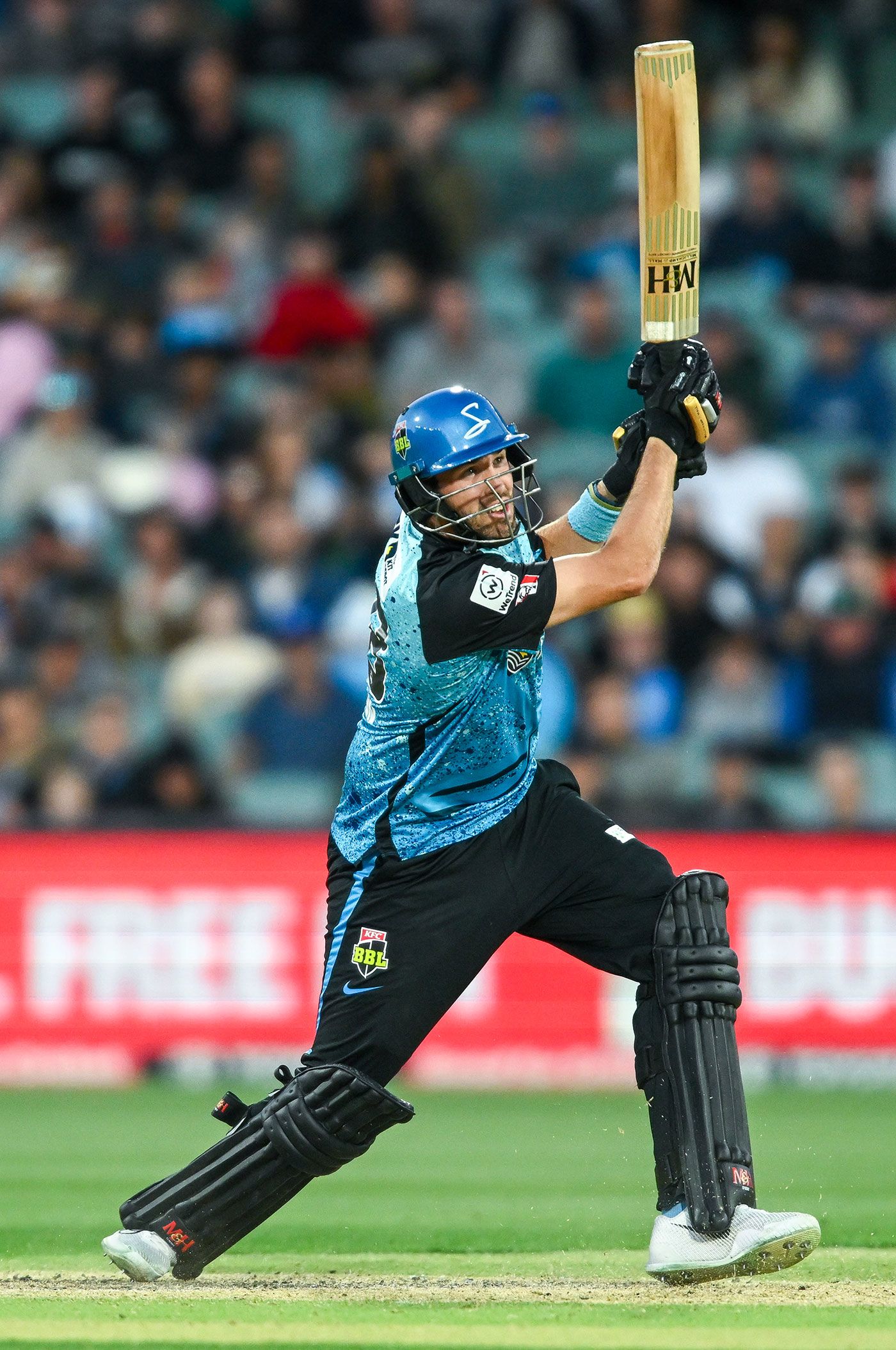 Jamie Overton provided late power for Strikers | ESPNcricinfo.com
