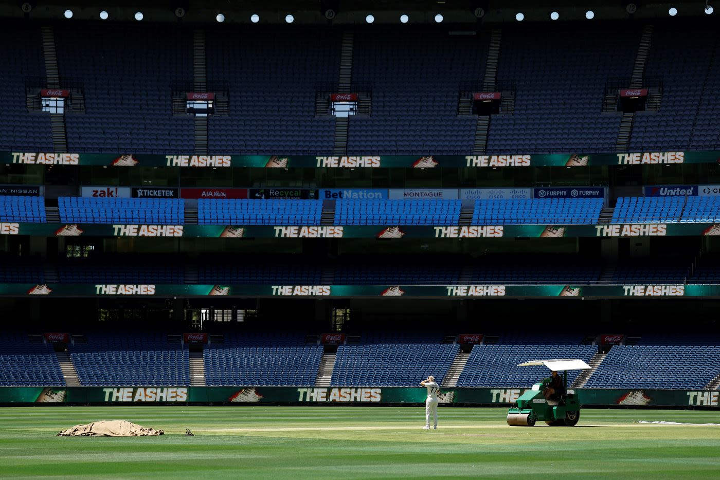 Alyssa Healy has a look at the Test pitch at the MCG | ESPNcricinfo.com
