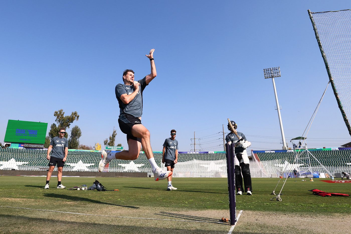 Jacob Duffy has a bowl at New Zealand's training session | ESPNcricinfo.com