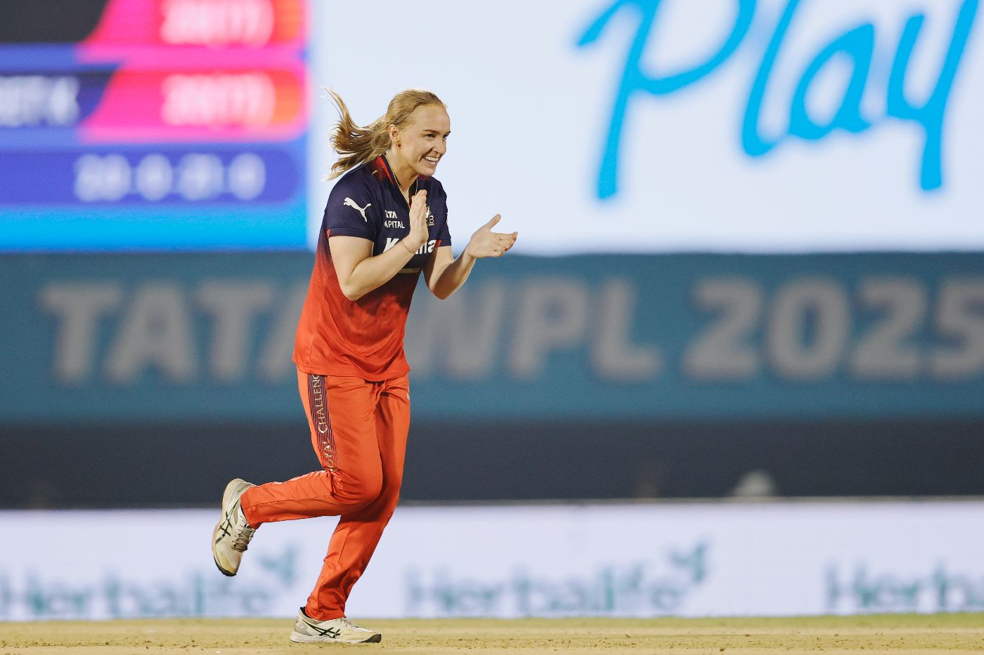 Kim Garth celebrates the big wicket of Harmanpreet Kaur | ESPNcricinfo.com