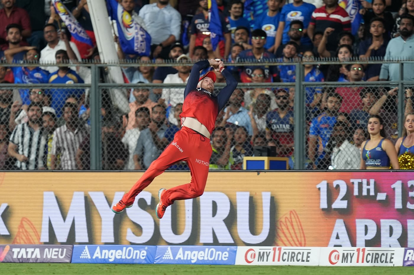 Flying Salt: Phil Salt completed a stunning relay catch to see the back ...