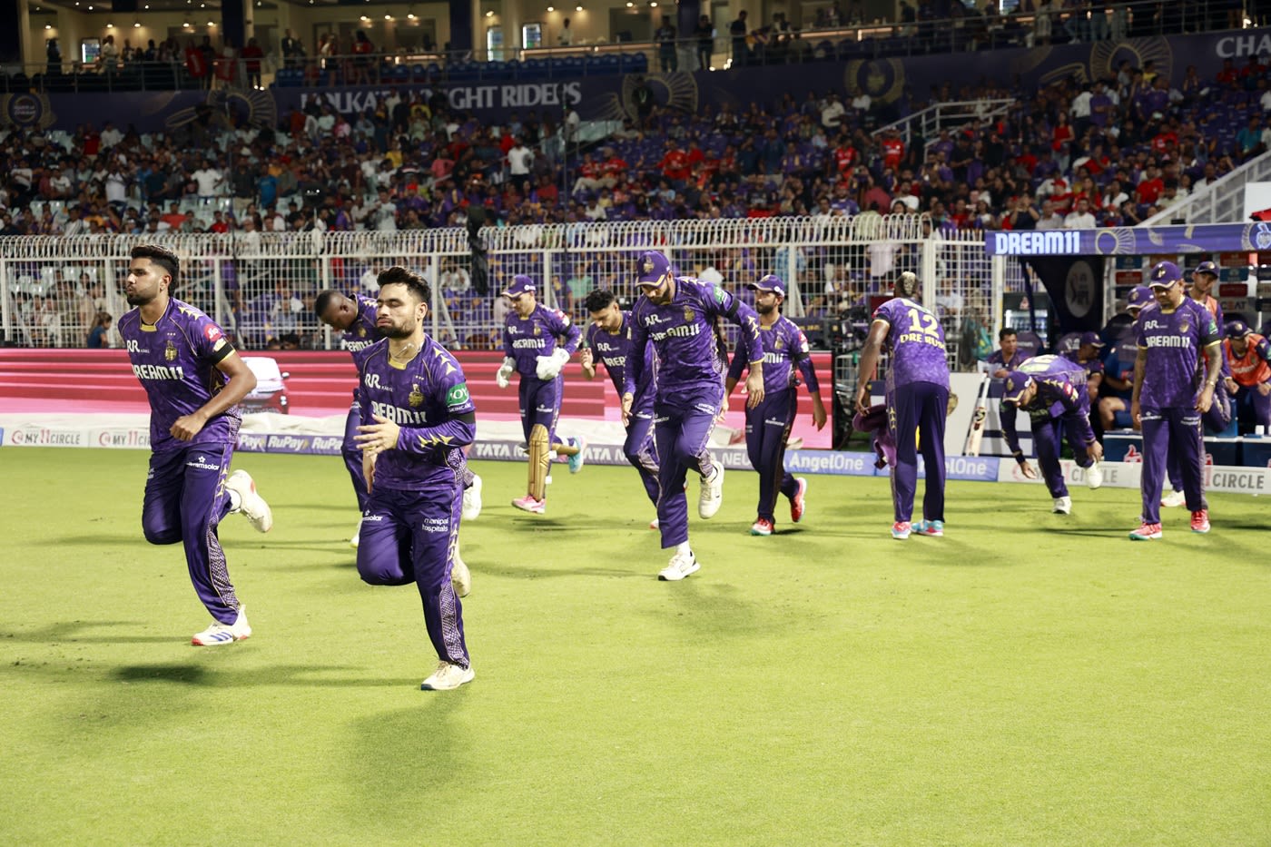 The Kolkata Knight Riders team step out into Eden Gardens ...
