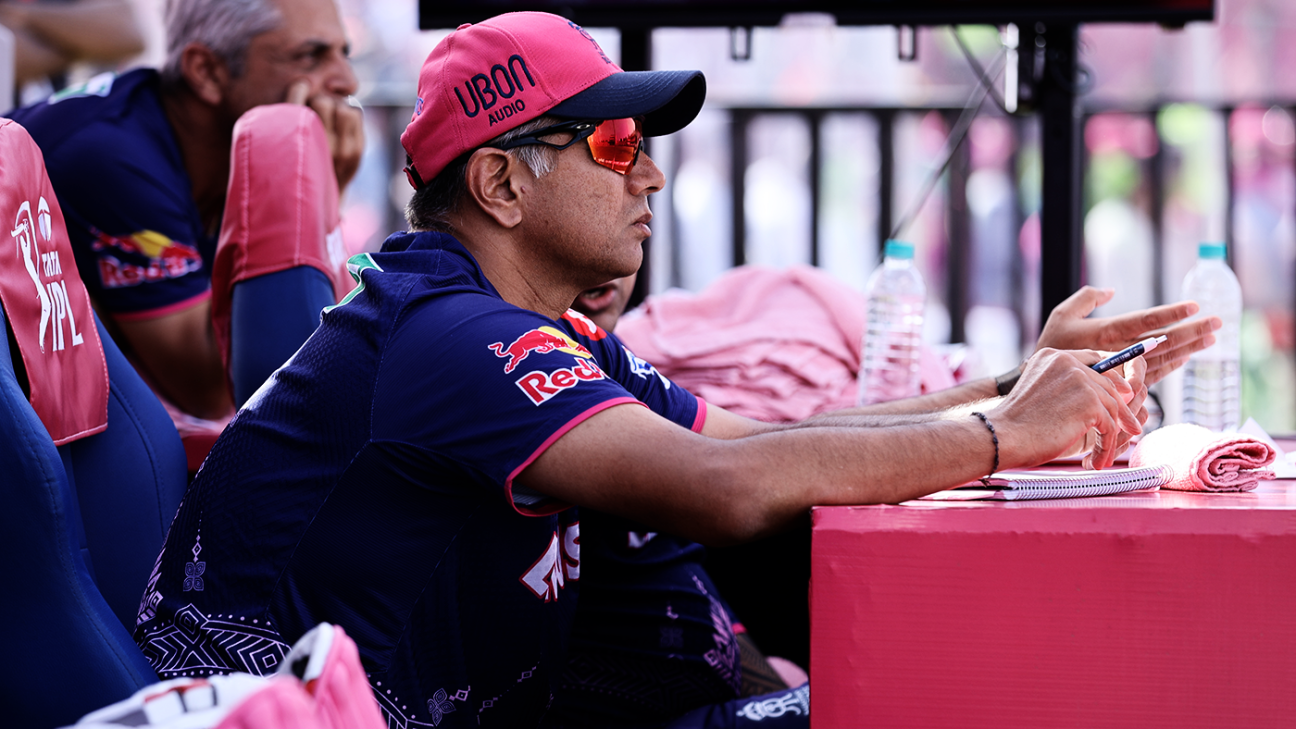 The Buzz - What is Rahul Dravid writing in the dugout during IPL games ...