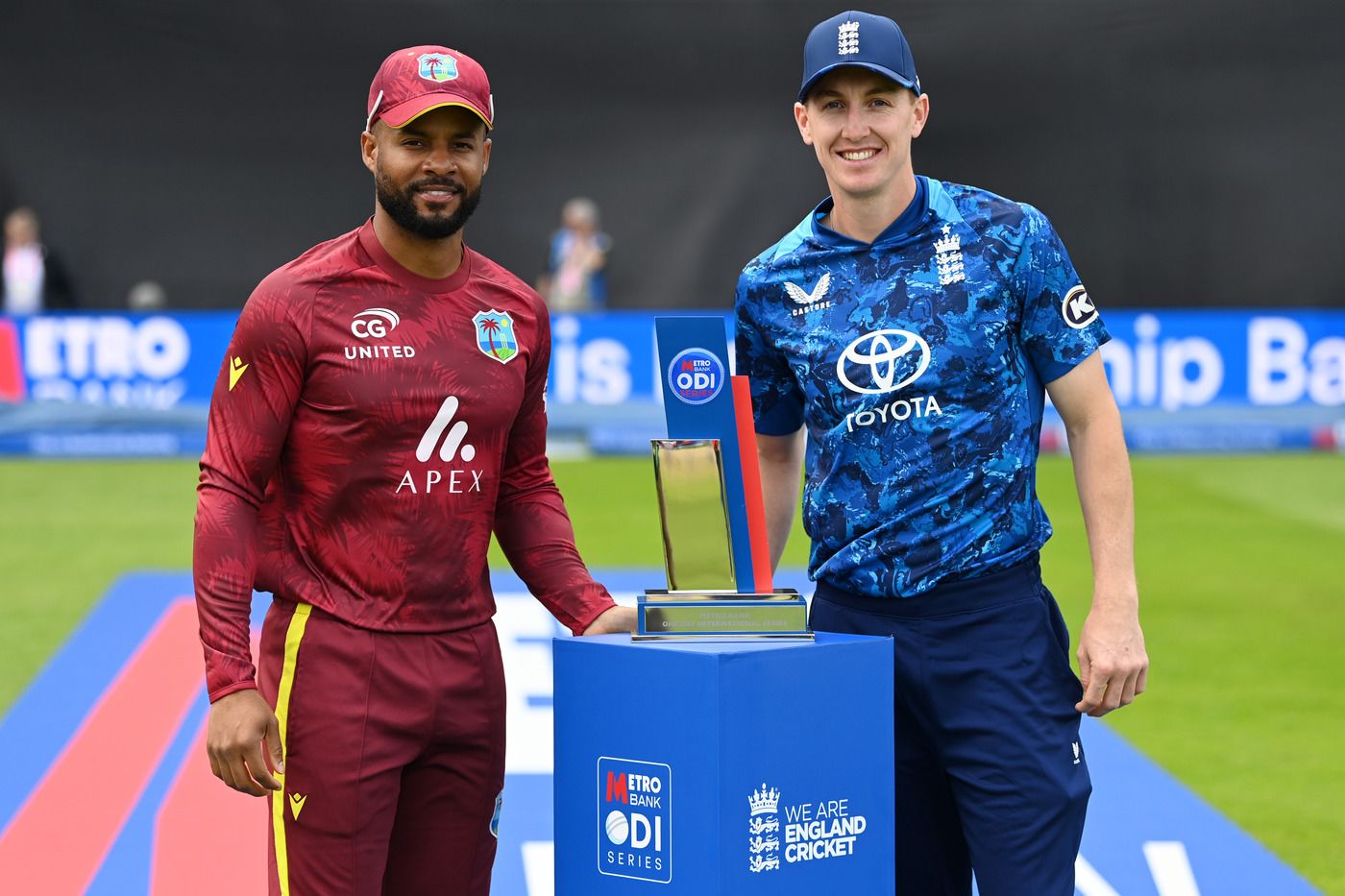 Shai Hope and Harry Brook pose with the trophy | ESPNcricinfo.com