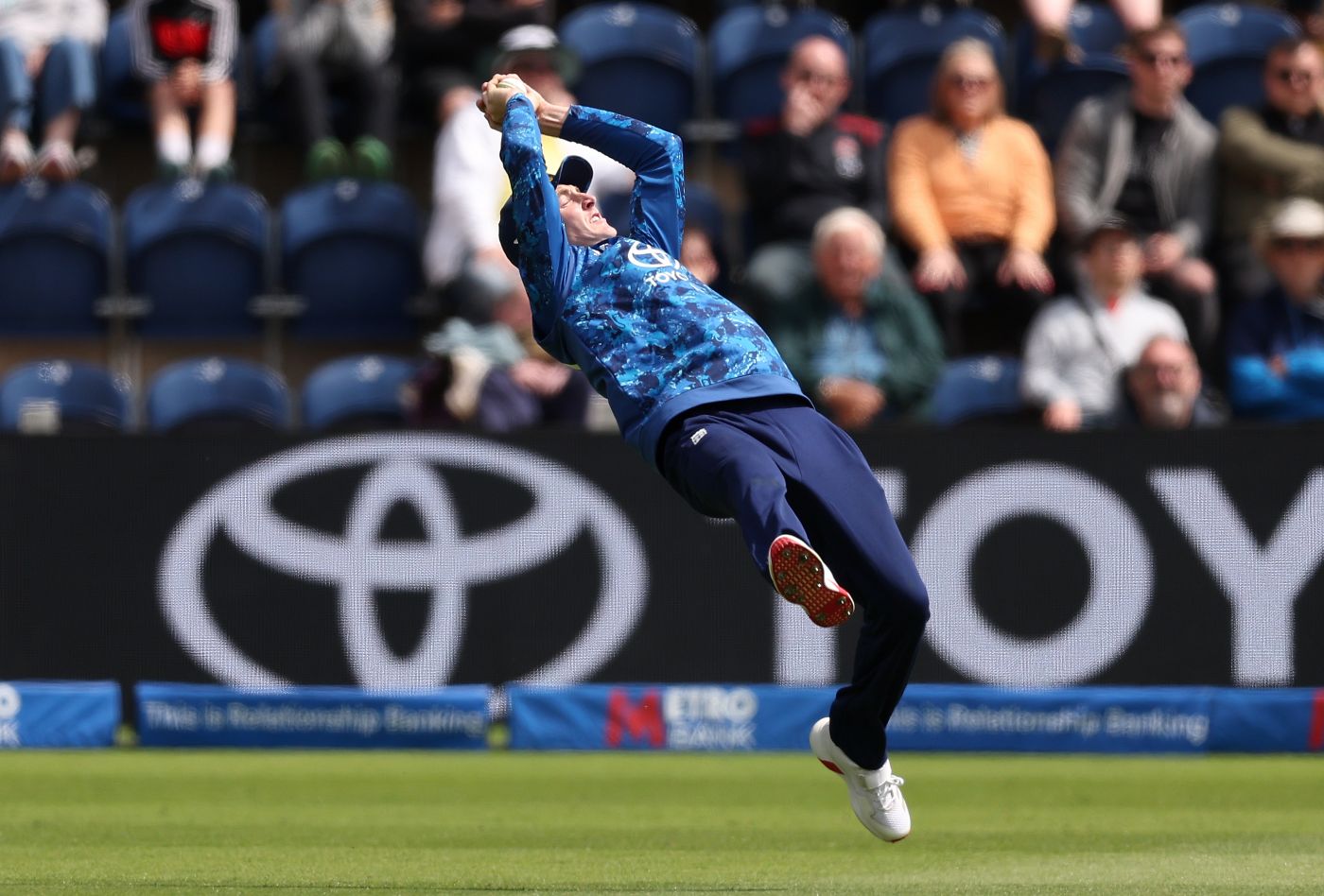 Harry Brook took a good catch to give Saqib Mahmood the breakthrough | ESPNcricinfo.com
