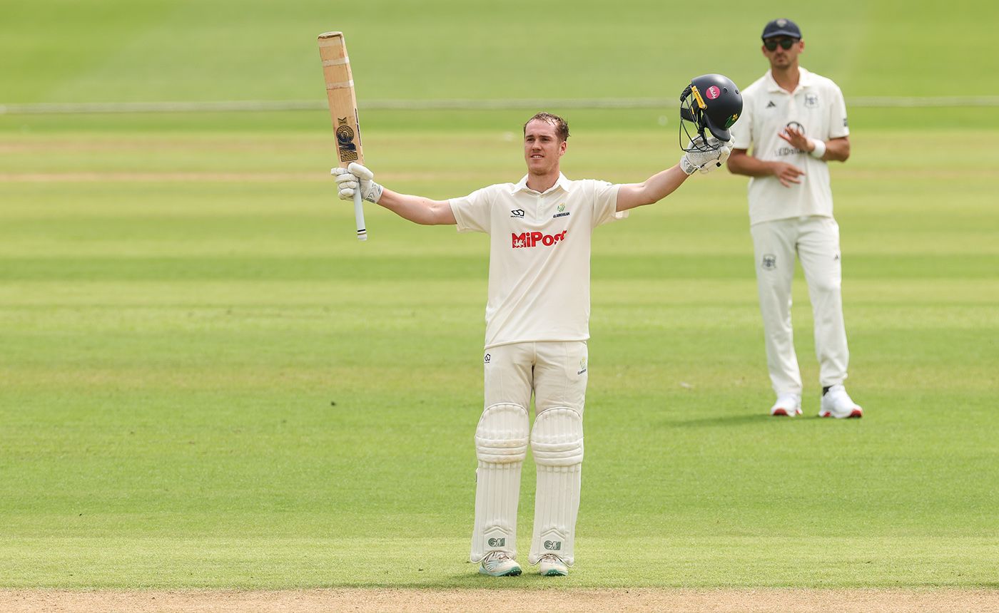 Ben Kellaway takes the applause for his century | ESPNcricinfo.com