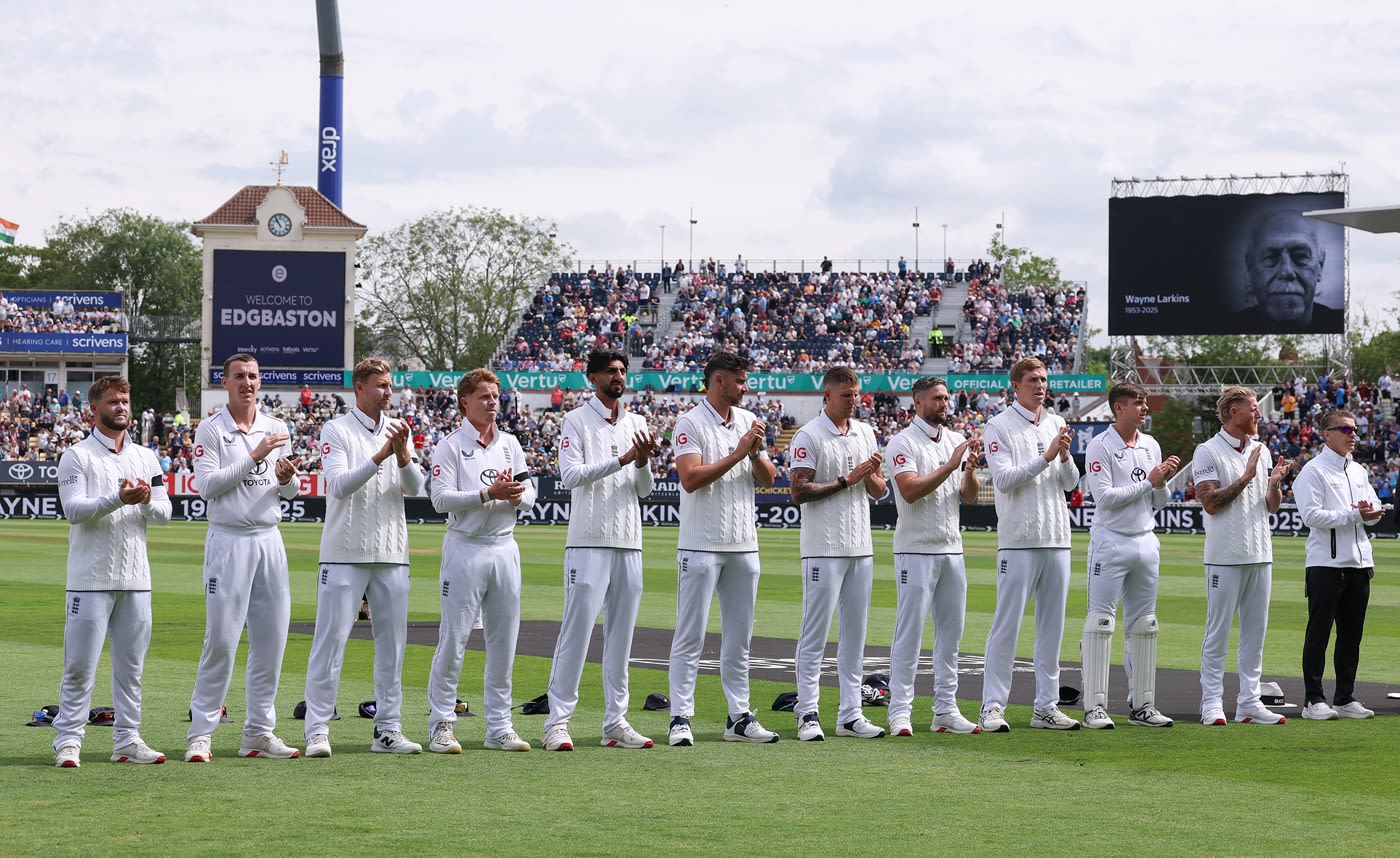 There was a moment's applause before play for the passing away of Wayne ...
