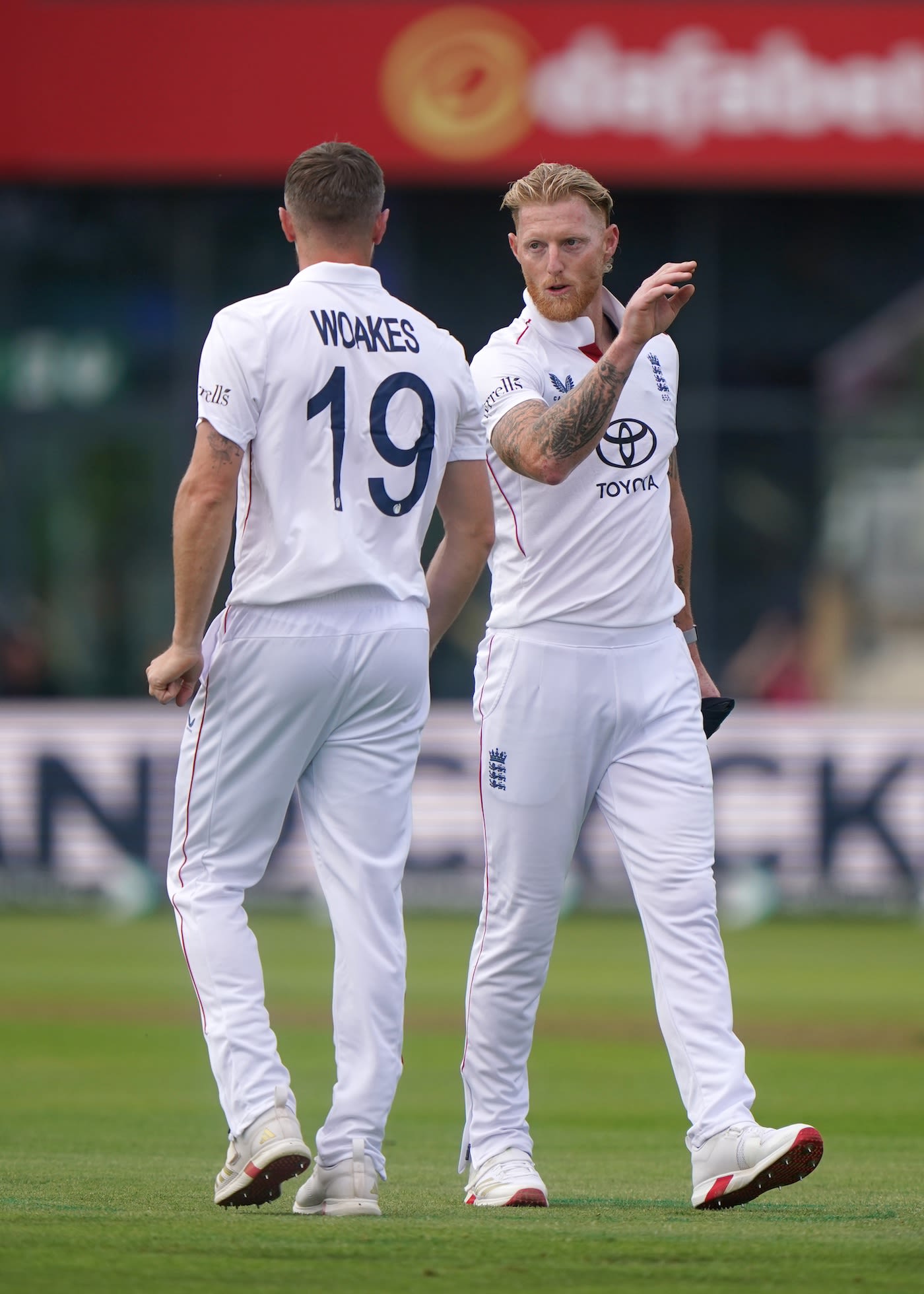 Chris Woakes and Ben Stokes have a chat | ESPNcricinfo.com