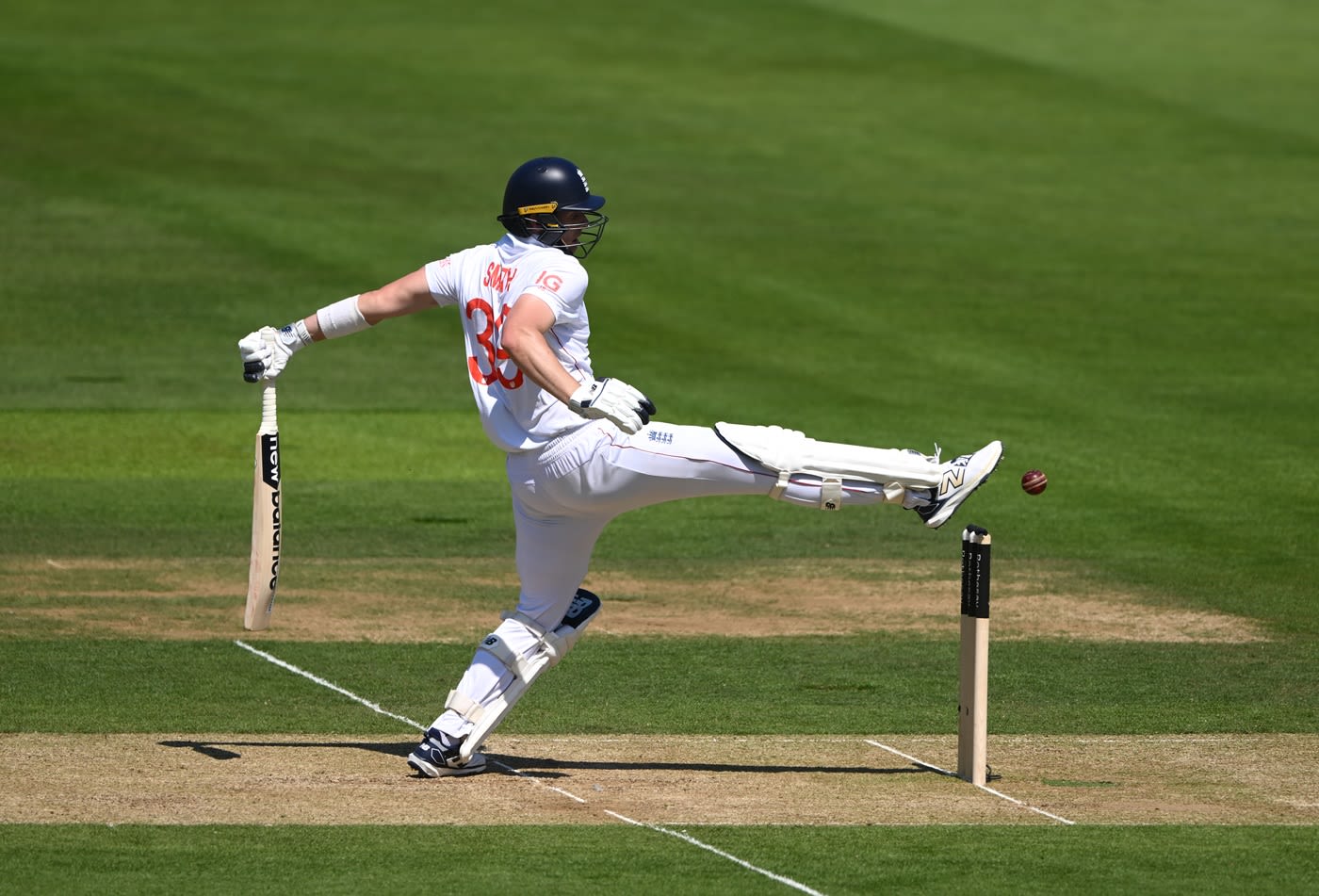 Jamie Smith kicks one away | ESPNcricinfo.com