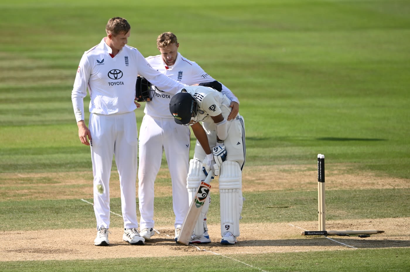 Zak Crawley and Joe Root console a distraught Mohammed Siraj as India ...