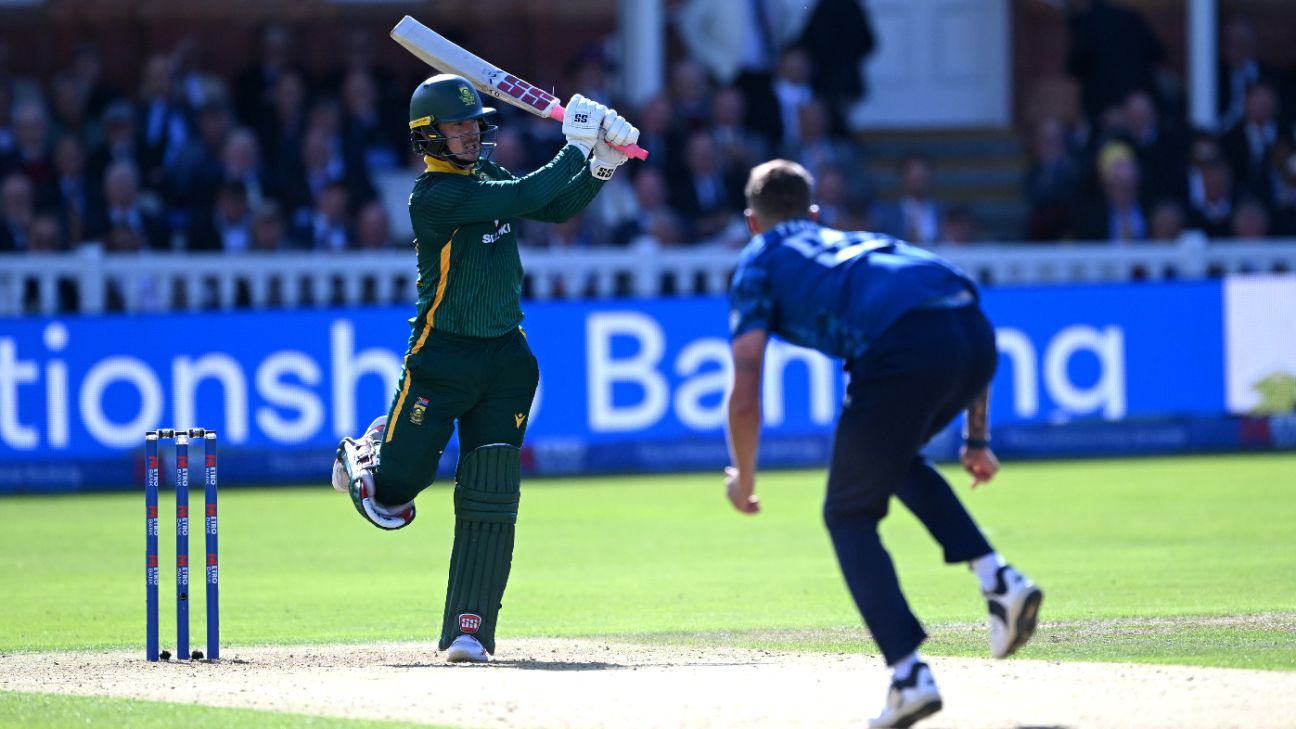 South Africa beat England, South Africa won by 5 runs