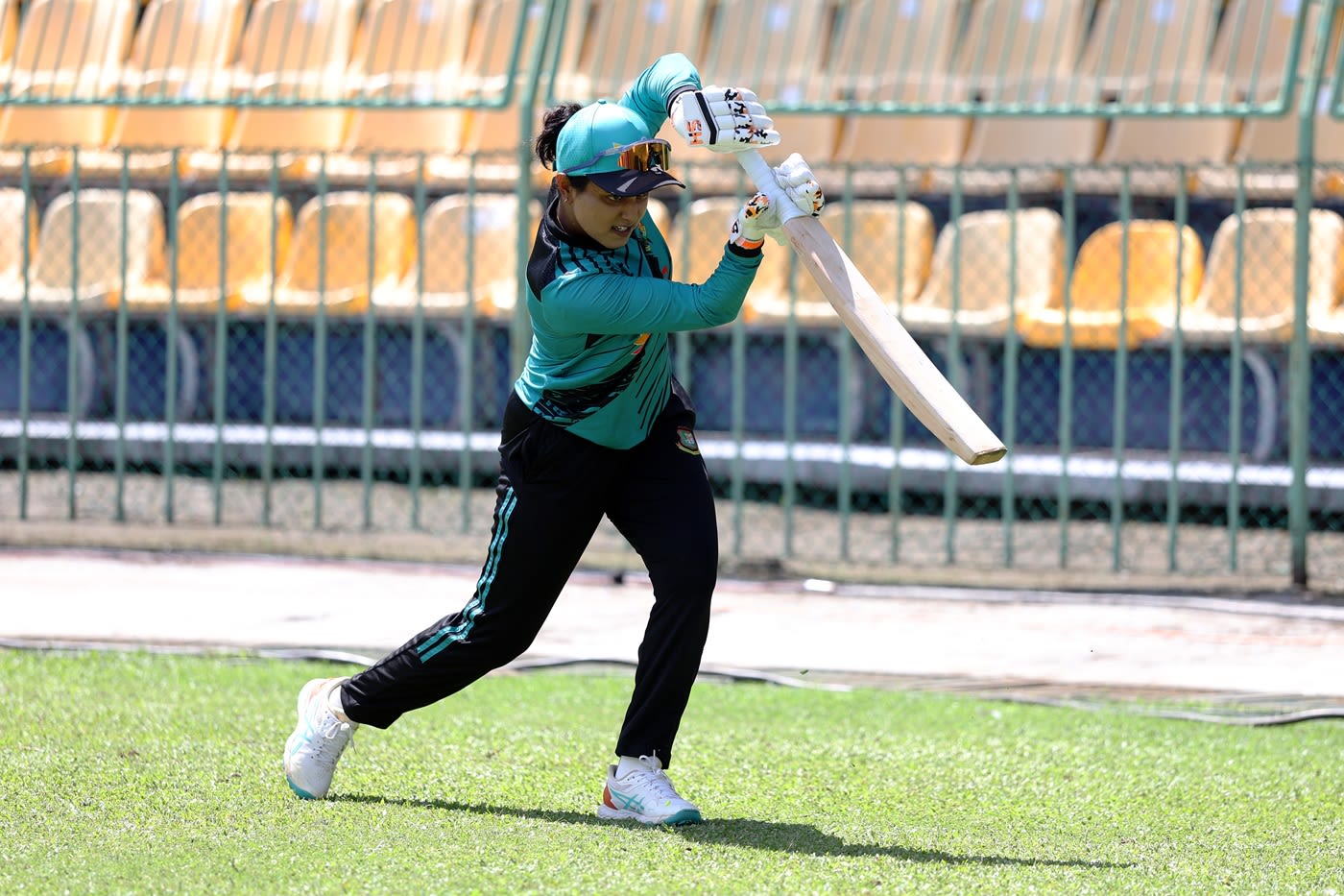 Nigar Sultana goes through her warm-up drill | ESPNcricinfo.com