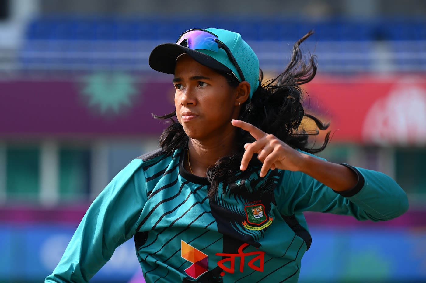 Shorna akter gestures during a fielding drill | ESPNcricinfo.com