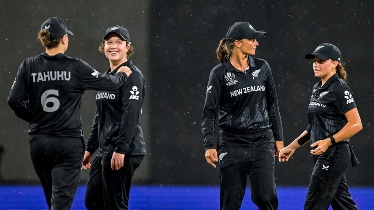 NZ-W vs PAK-W Cricket Scorecard, 19th Match at Colombo, October 18, 2025