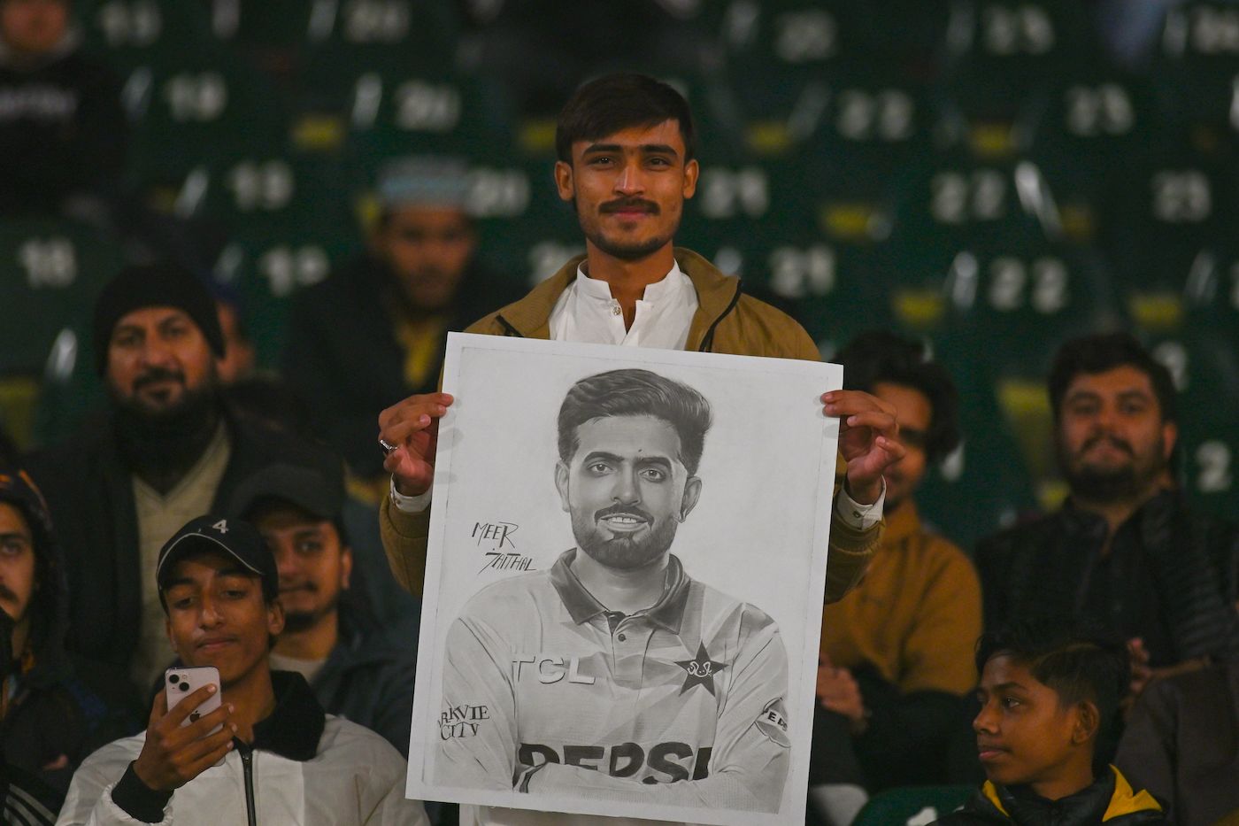 A fan holds up a sketching of Babar Azam | ESPNcricinfo.com