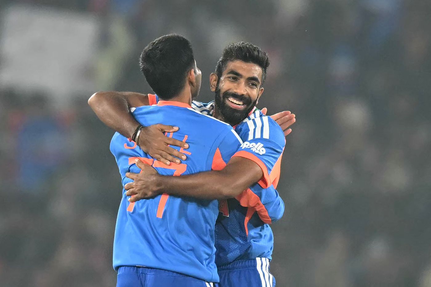 Jasprit Bumrah embraces his captain | ESPNcricinfo.com