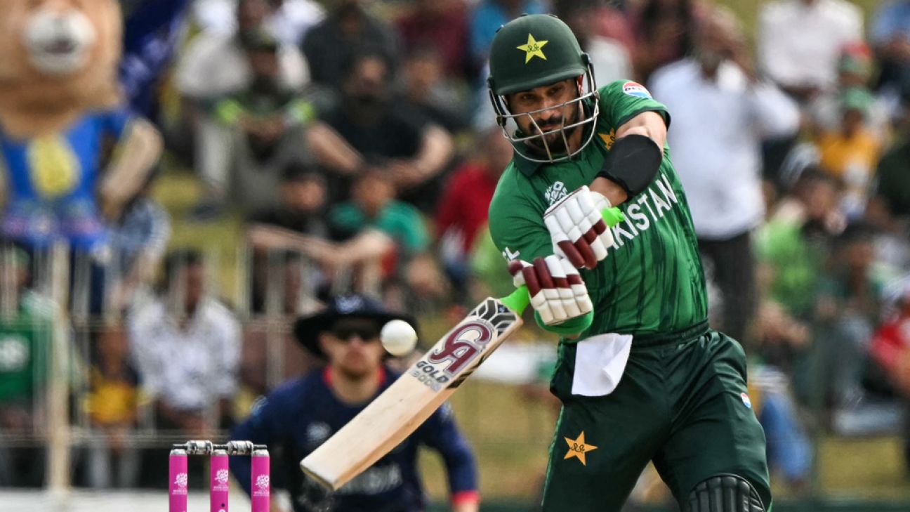 T20 World Cup 2026, Pak vs Nam - Sahibzada Farhan shifts gears to hold ...